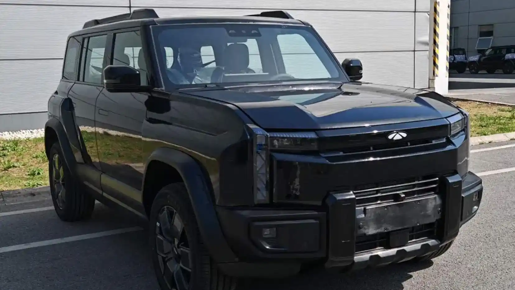 Chery X3L Revealed with Tank 300 Inspired Design and Flexible Hybrid Tech